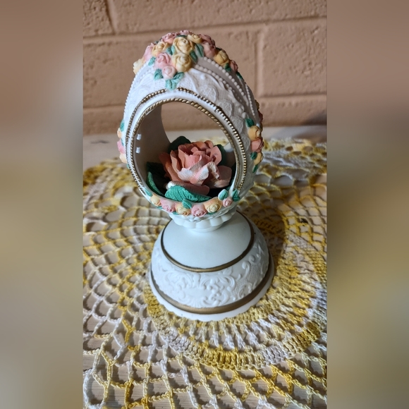 Vintage | Accents | Vintage Ceramic Musical Easter Egg | Poshmark